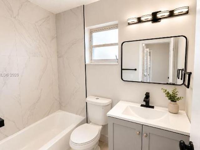 2 Br, 2 bath, Condo 2332 Roosevelt St