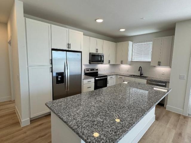 2 Br, 2 bath, Condo 2343 Portman Ave