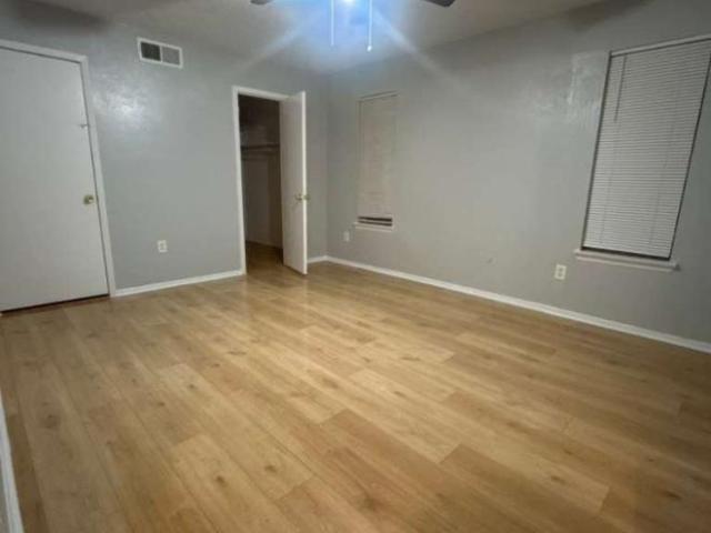 2 Br, 2 bath, Condo 2408 Hollandale Cir