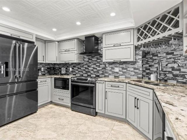 2 Br, 2 bath, Condo 2425 Presidential Way