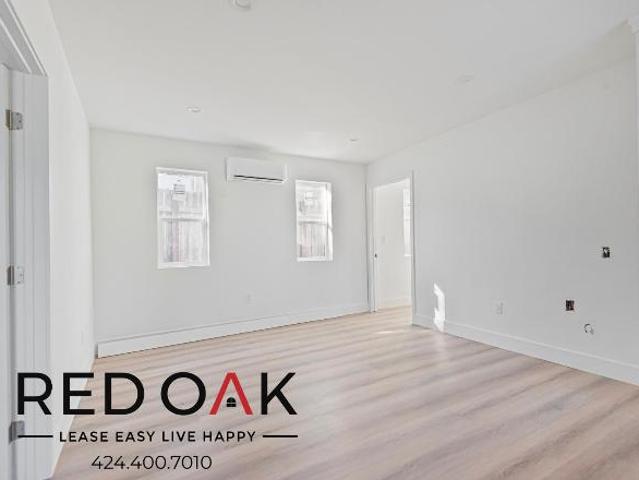 2 Br, 2 bath, Condo 2437 S Centinela Ave