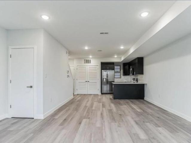2 Br, 2 bath, Condo 2431 N 7th St