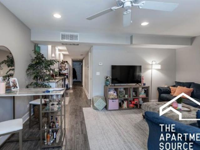 2 Br, 2 bath, Condo 2449 N Ashland Ave