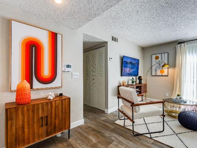 2 Br, 2 bath, Condo 2450 Hartwell Ave