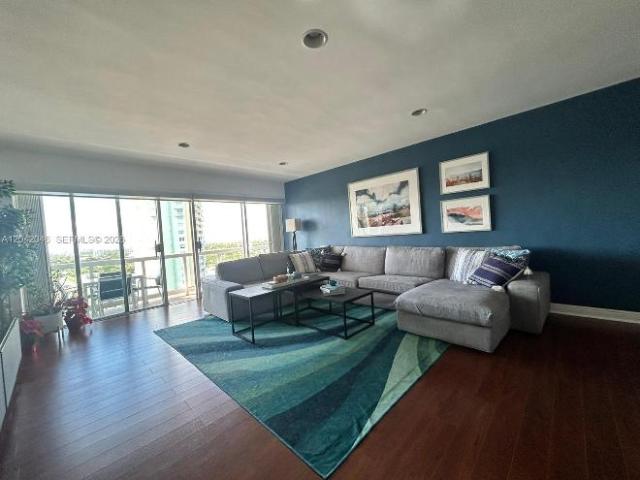 2 Br, 2 bath, Condo 2451 Brickell Ave