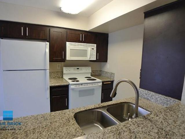 2 Br, 2 bath, Condo 245 N Alvarado St