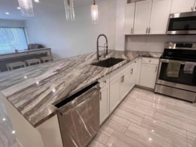 2 Br, 2 bath, Condo 2500 Presidential Way