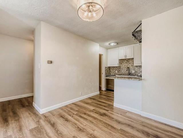 2 Br, 2 bath, Condo 2500 S York St