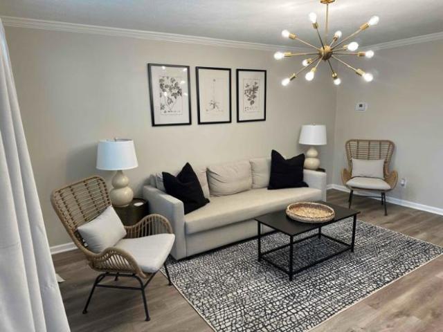 2 Br, 2 bath, Condo 2501 Redwood