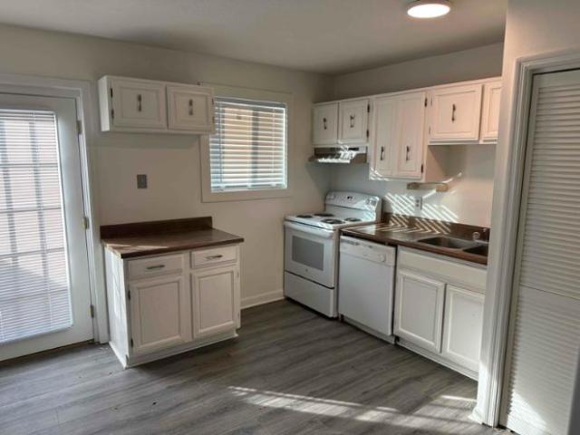 2 Br, 2 bath, Condo 2503 Redwood Ct