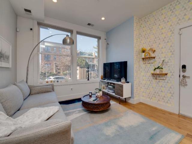 2 Br, 2 bath, Condo 254 15th St Se