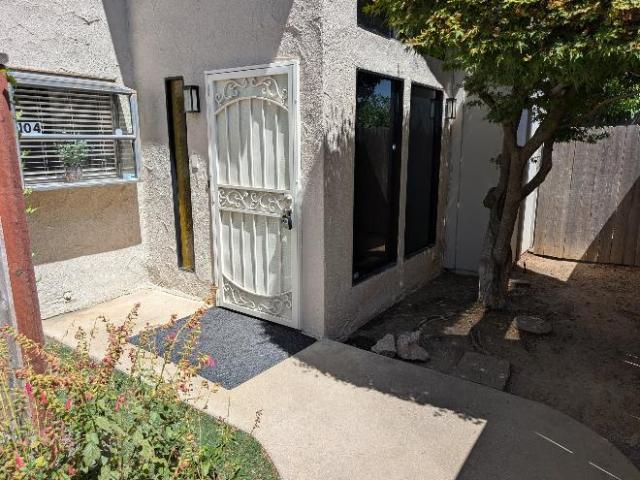 2 Br, 2 bath, Condo 254 E El Paso Ave