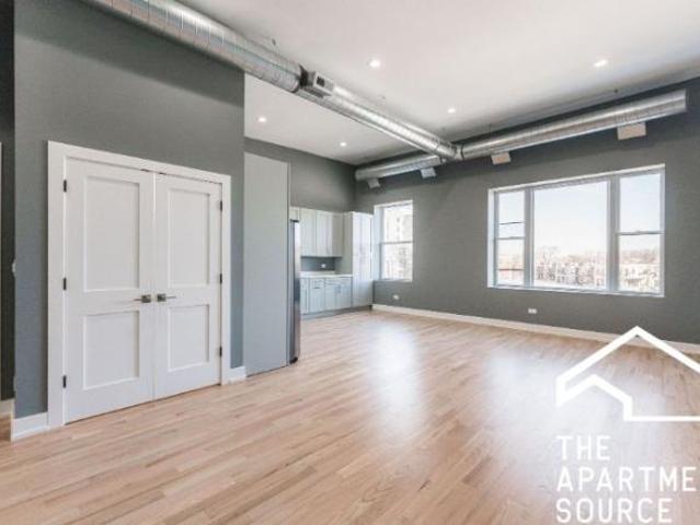 2 Br, 2 bath, Condo 2620 N Milwaukee Ave