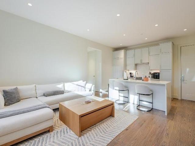 2 Br, 2 bath, Condo 270 15th St SE