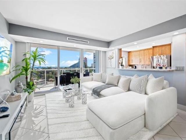 2 Br, 2 bath, Condo 2715 N Ocean Blvd
