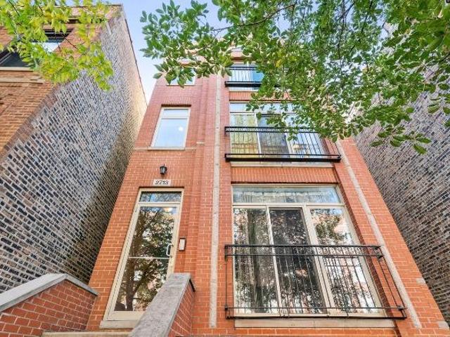 2 Br, 2 bath, Condo 2713 W Augusta Blvd