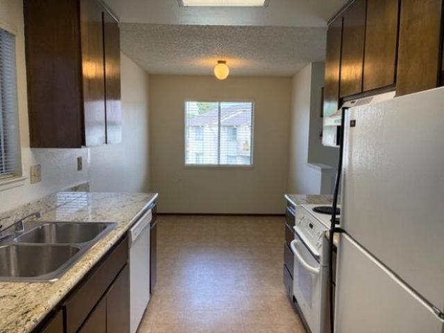 2 Br, 2 bath, Condo 2740 Park Ave