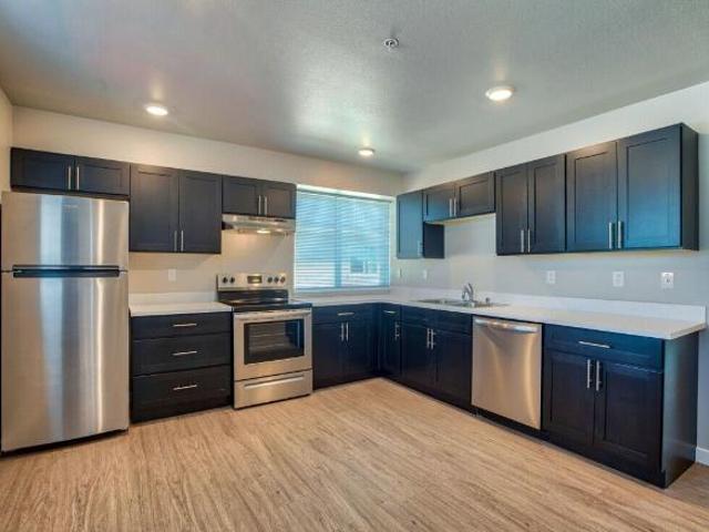 2 Br, 2 bath, Condo 2818 Meridian Ave E