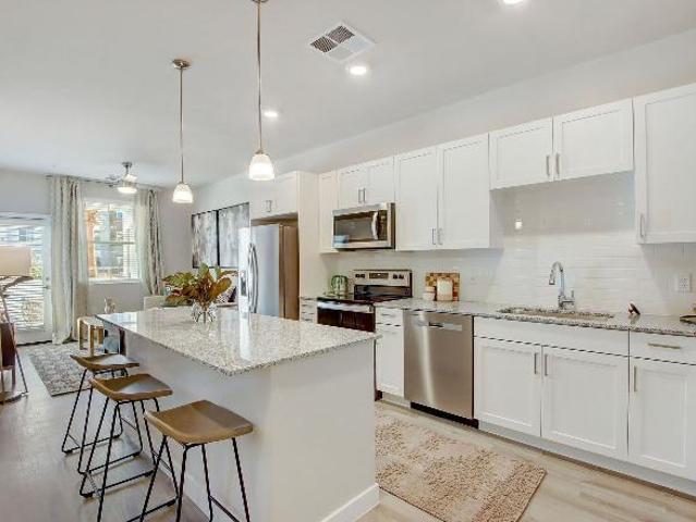 2 Br, 2 bath, Condo 28201 N Balck Canyon Hwy