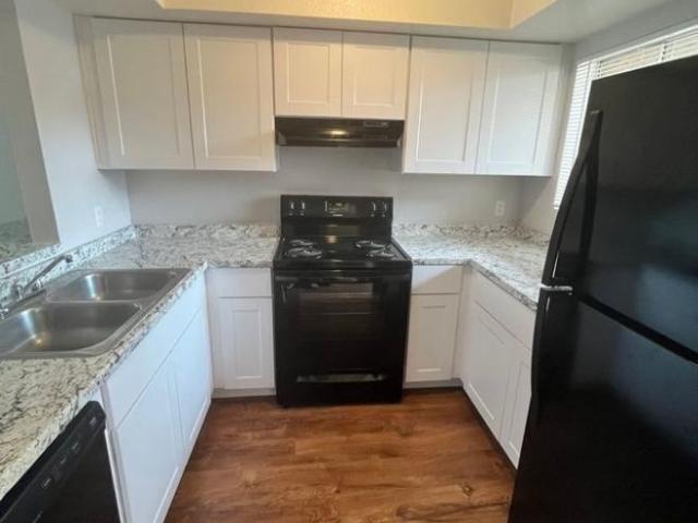 2 Br, 2 bath, Condo 2820 E Kathleen Raod