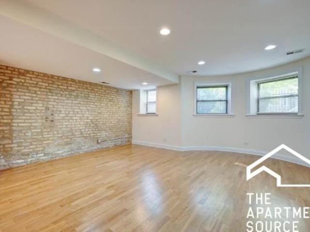 2 Br, 2 bath, Condo 2834 N Albany Ave