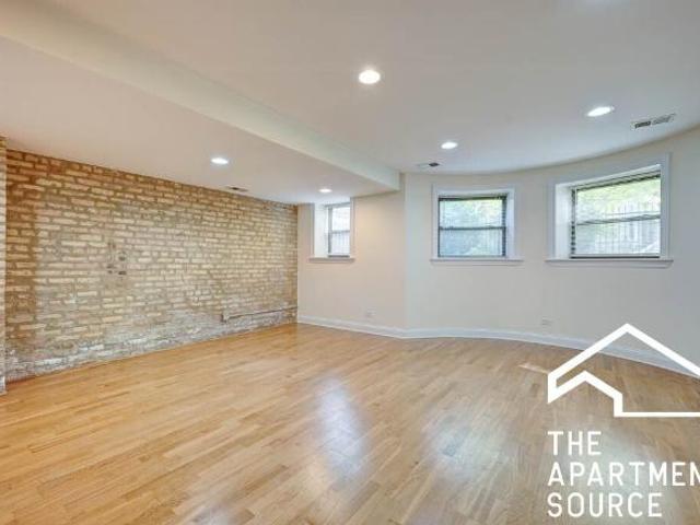 2 Br, 2 bath, Condo 2836 N Albany