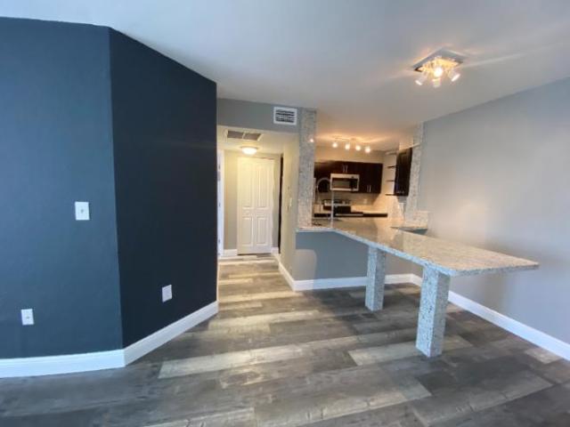 2 Br, 2 bath, Condo 2831 North Oakland Forest Dr