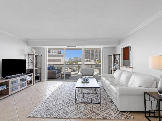 2 Br, 2 bath, Condo 2841 N Ocean Blvd
