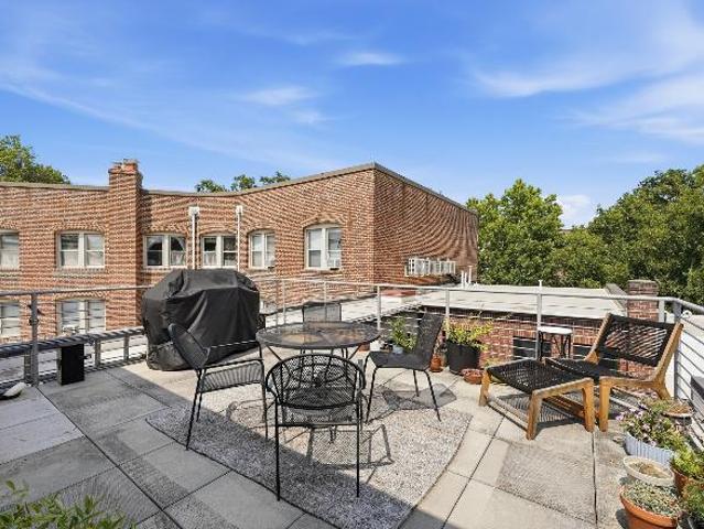 2 Br, 2 bath, Condo 2852 Connecticut Ave NW
