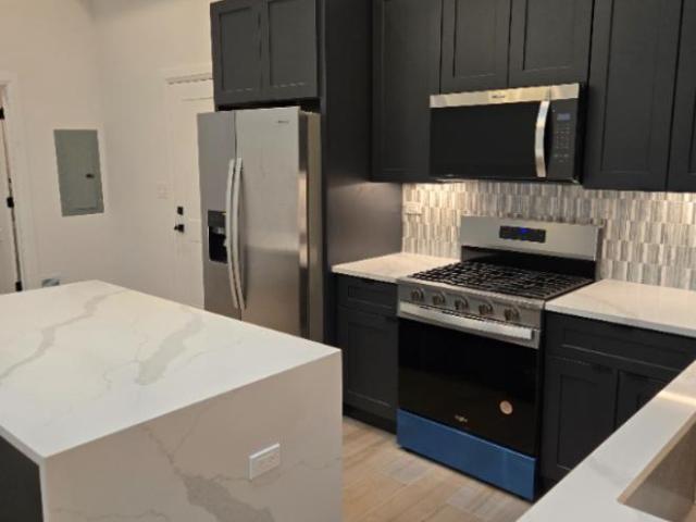 2 Br, 2 bath, Condo 2909 N Milwaukee