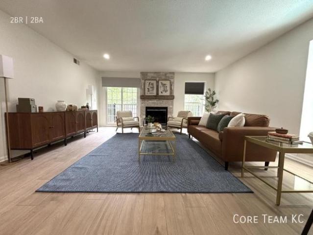 2 Br, 2 bath, Condo 2900 W 53rd St