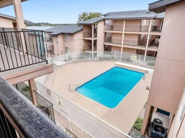 2 Br, 2 bath, Condo 2900 W Marina Dr