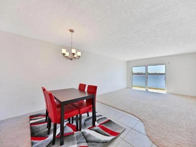 2 Br, 2 bath, Condo 2901 N Halifax Ave