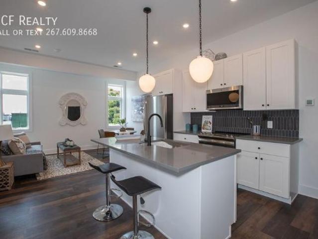 2 Br, 2 bath, Condo 2940 W Thompson Street