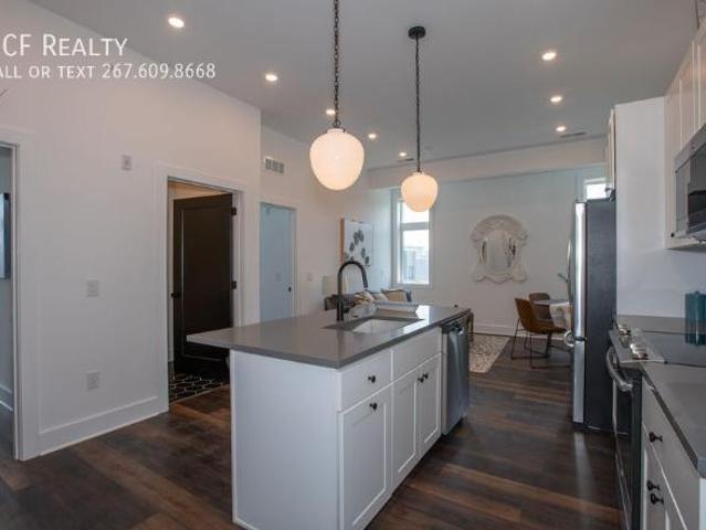 2 Br, 2 bath, Condo 2940 W Thompson Street