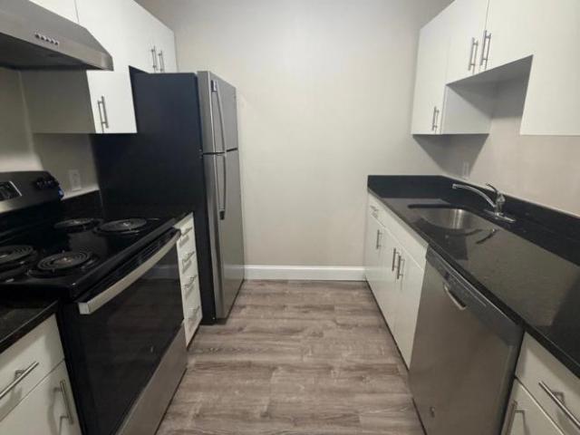 2 Br, 2 bath, Condo 2 Weaver St