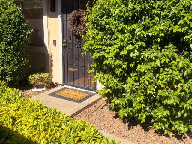 2 Br, 2 bath, Condo 3001 Quail Hollow Dr