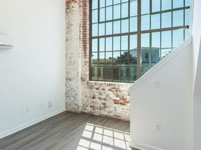 2 Br, 2 bath, Condo 3003 W Glenwood Ave