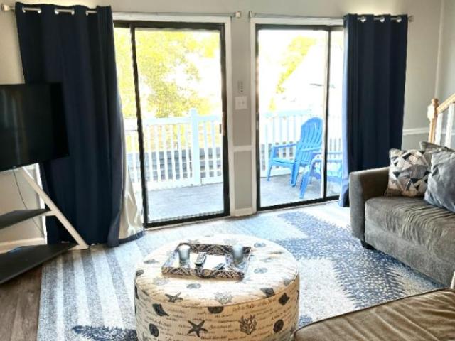 2 Br, 2 bath, Condo 300 Deercreek Rd
