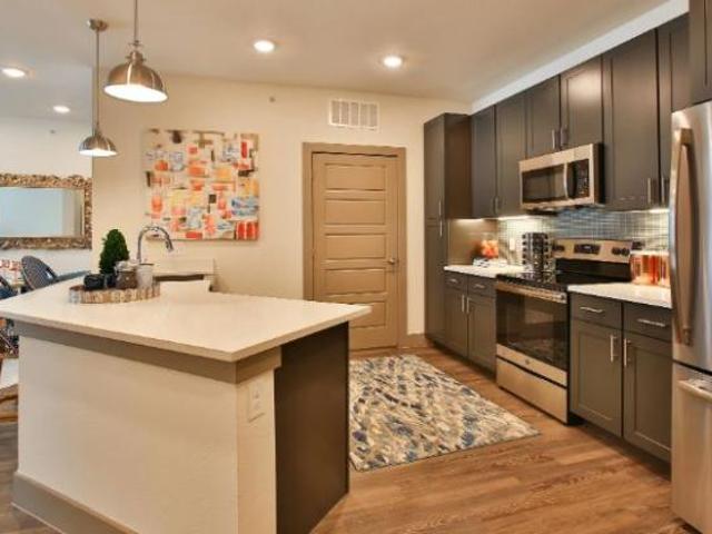 2 Br, 2 bath, Condo 300 Enclave Dr
