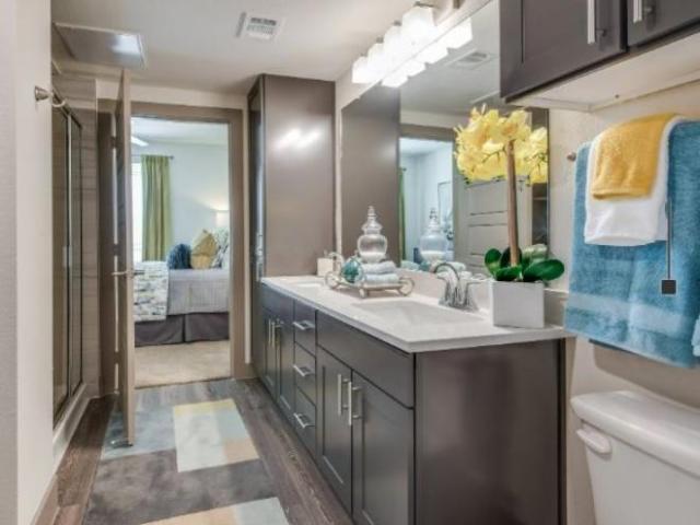 2 Br, 2 bath, Condo 300 Enclave Dr