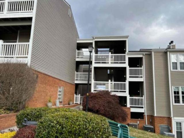 2 Br, 2 bath, Condo 3017 Winterberry Dr