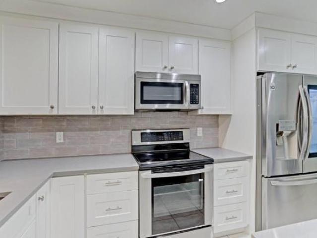2 Br, 2 bath, Condo 3011 SW 21st Terrace