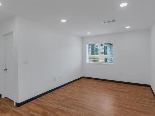 2 Br, 2 bath, Condo 3020 Delmar Ln NW