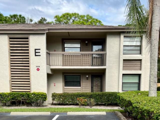2 Br, 2 bath, Condo 3036 Eastland Blvd