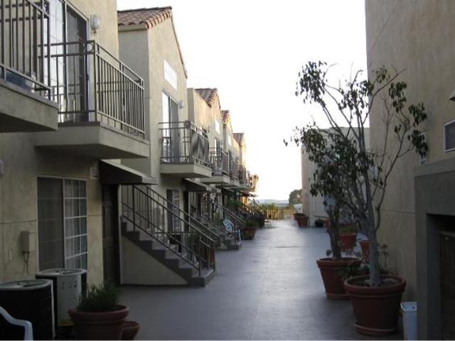 2 Br, 2 bath, Condo 3031 Grand View Blvd
