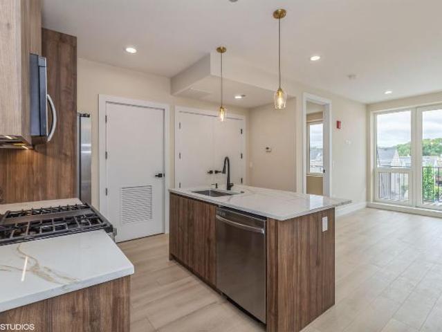2 Br, 2 bath, Condo 3045 W Irving Park Road
