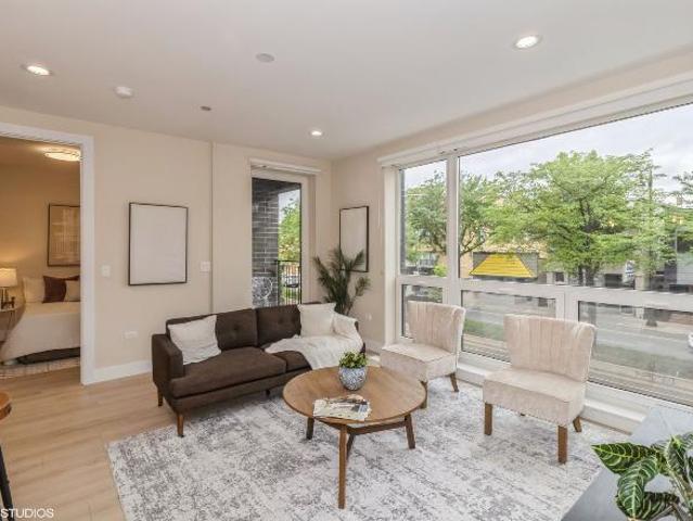 2 Br, 2 bath, Condo 3043 W Irving Park Road