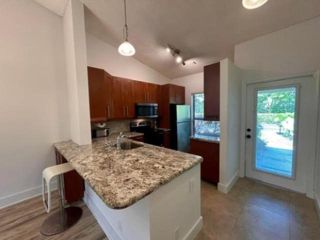 2 Br, 2 bath, Condo 3054 S Oakland Forest Dr