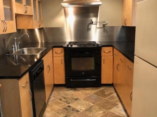 2 Br, 2 bath, Condo 3107 B Colonial Way